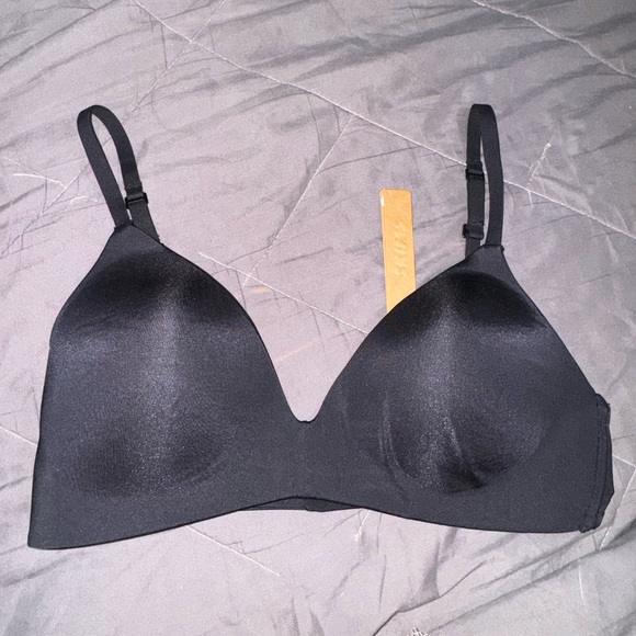 SKIMS | Intimates & Sleepwear | Skims Wireless Form Lightly Lined Bra ...